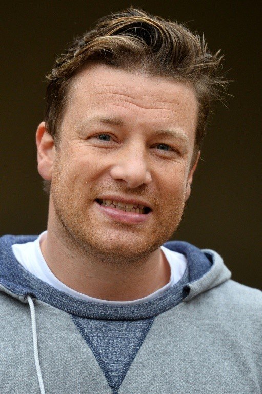Jamie Oliver provoca ‘paellagate’ ao incluir chouriço no prato típico ...