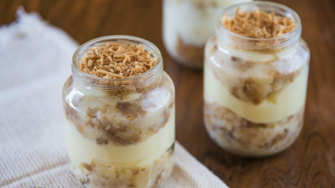 Aprenda a fazer o bolo de coco gelado no pote - ISTOÉ Independente
