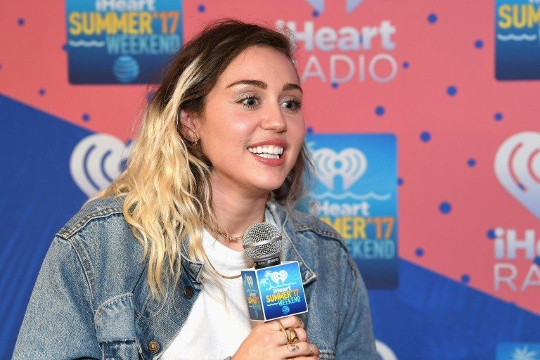 Miley Cyrus, última celebridade a fazer doação às vítimas de Harvey ...