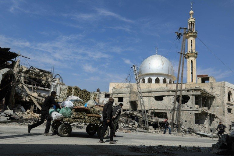 Forças do regime sírio isolam Duma, a grande cidade de Ghuta - ISTOÉ ...