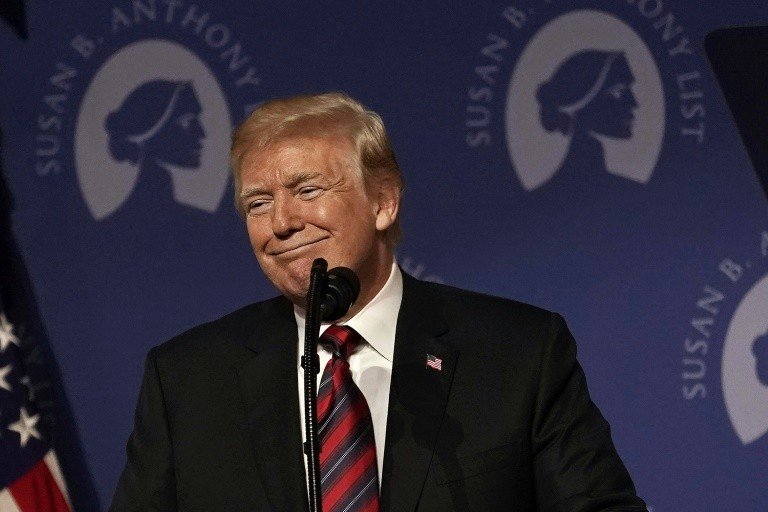 ‘Bebê Trump’ gigante sobrevoará Londres durante sua visita - ISTOÉ ...