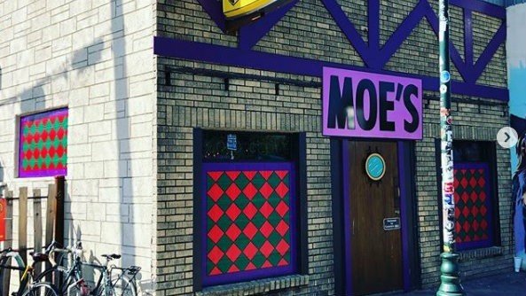 Fã recria bar da série ‘Os Simpsons’ nos EUA e faz sucesso nas redes ...