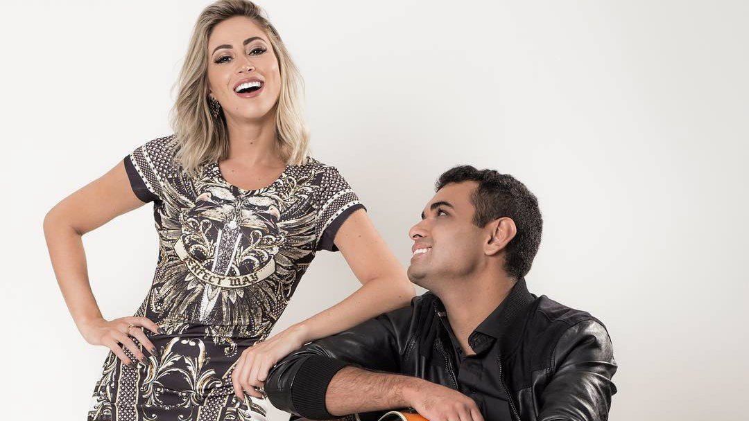 Ex-panicat aposta em carreira como cantora e forma dupla sertaneja ...