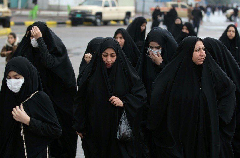 Para os peregrinos xiitas no Iraque, o vírus não muda nada - ISTOÉ ...