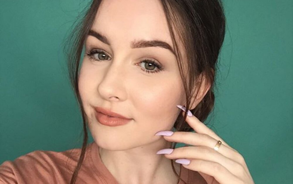 Blogueira mostra verdade dolorosa por trás das unhas de acrílico ...