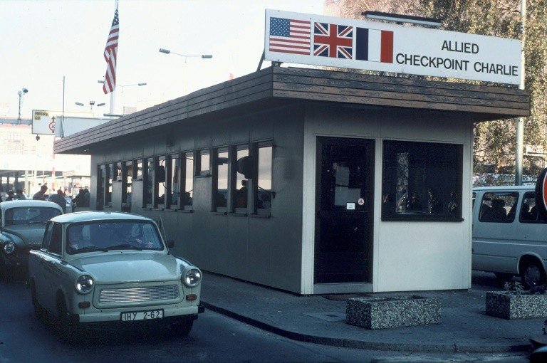 “Checkpoint Charlie” em busca de um destino digno - ISTOÉ Independente