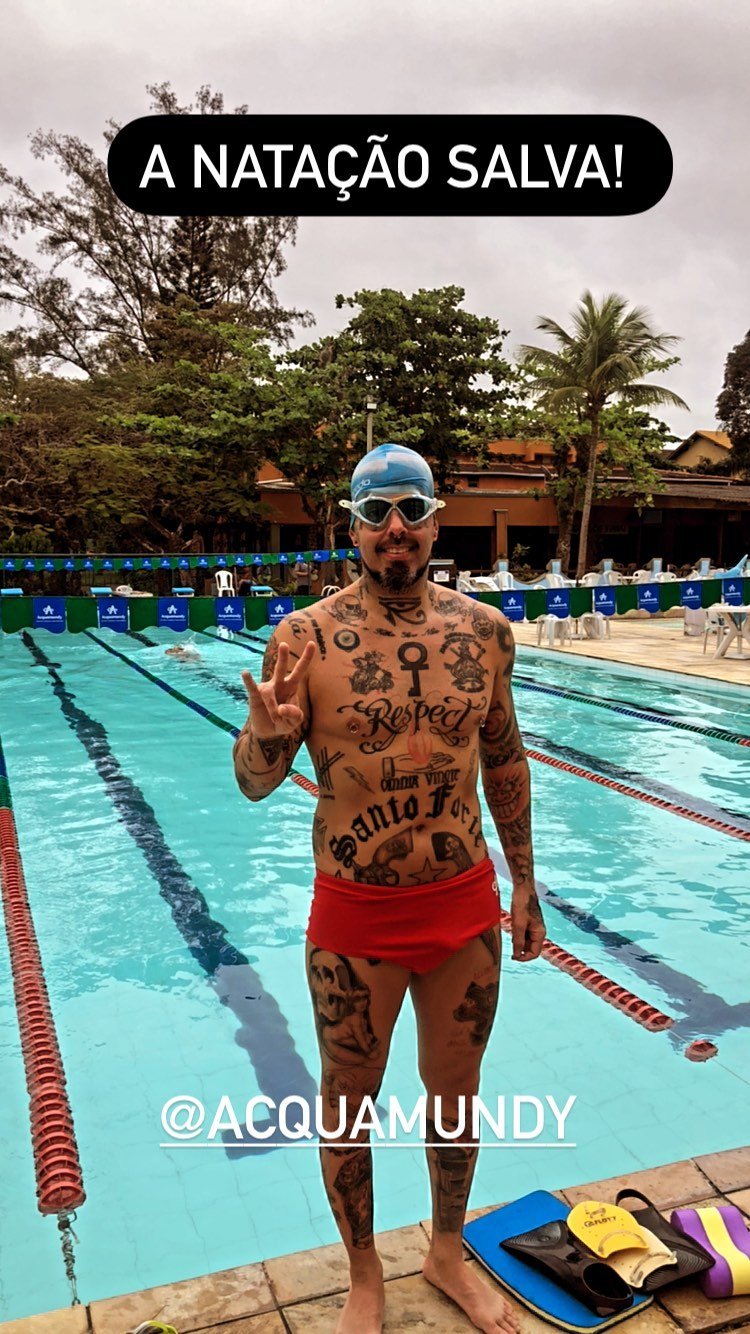 Tico Santa Cruz posa de sunga e exibe corpo todo tatuado - ISTOÉ ...