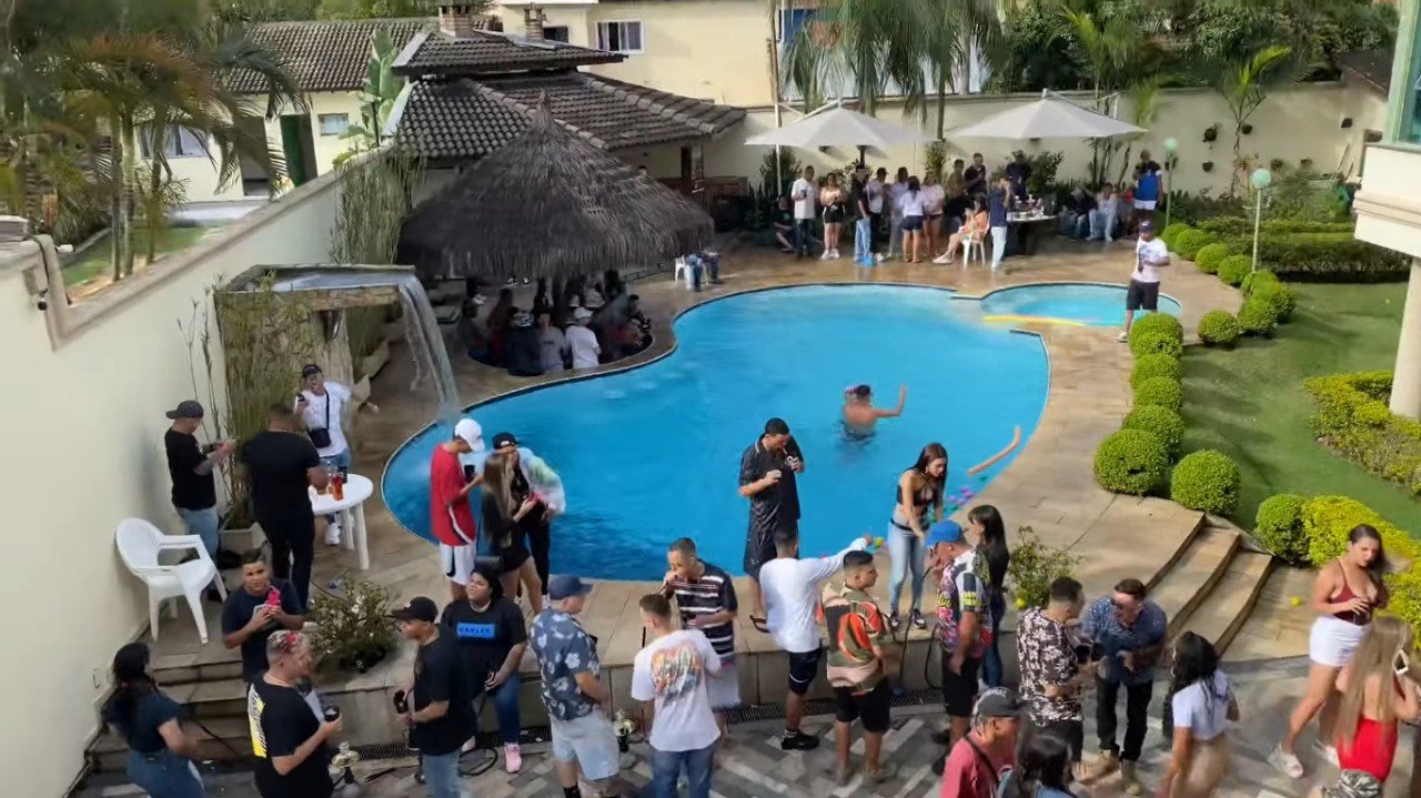 PM interrompe baile funk em mansão com mais de 150 pessoas em SP ...