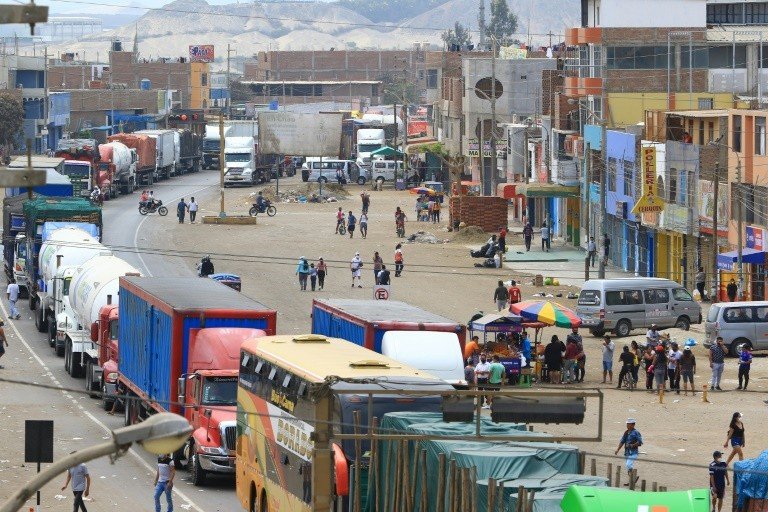 Bloqueios de estradas se propagam no Peru e Igreja oferece mediação ...