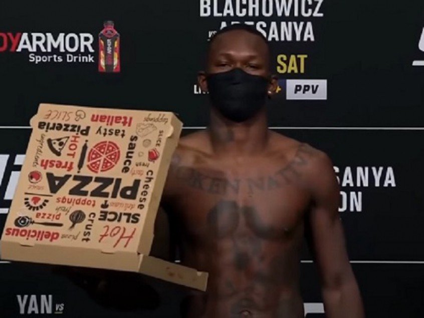 Com caixa de pizza, Adesanya é destaque na pesagem do UFC 259; disputas ...