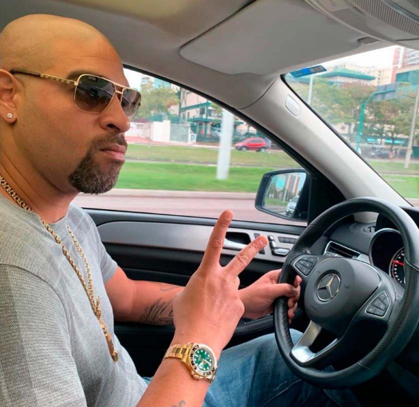 Com Sogro Tricolor Adriano Imperador Exibe Pela Primeira Vez Família