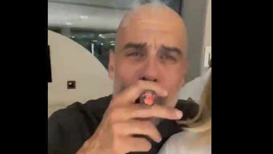 Guardiola fuma charuto e canta Oasis em festa de campeão do City; veja ...
