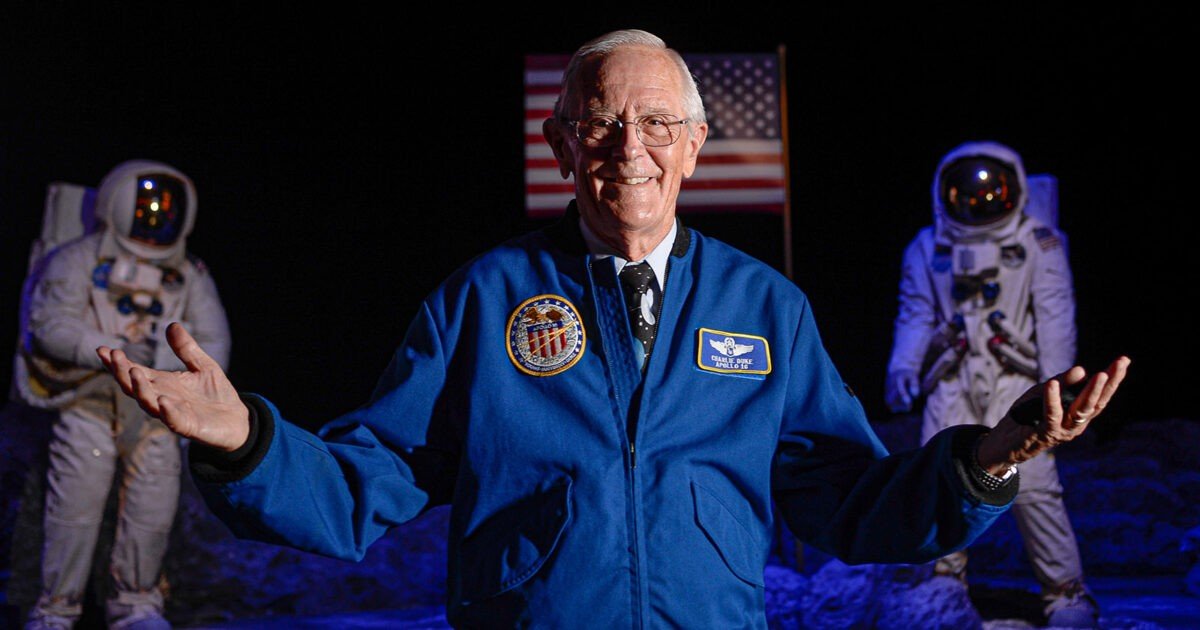 ‘A Terra que eu vi do espaço é redonda’, diz astronauta Charles Duke ...