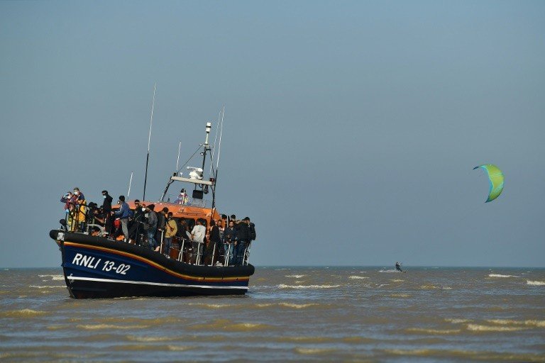 Reino Unido quer devolver à França embarcações com migrantes ... Reino Unido quer devolver à França embarcações com migrantes ...