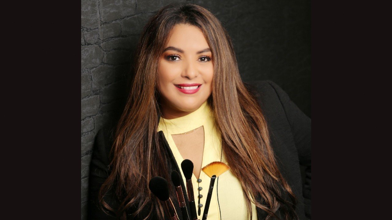 Débora Denecke concorre a prêmio internacional e convida Luiza Brunet ...