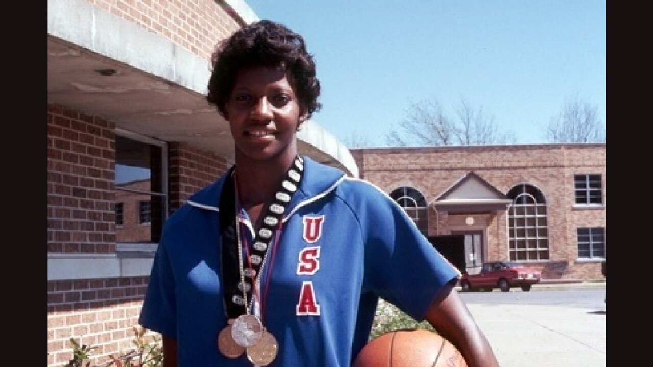 Lusia Harris, única mulher a ter sido draftada por um time da NBA ...