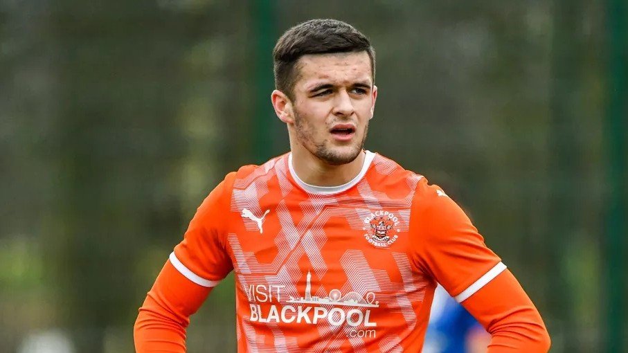Atacante do Blackpool assume homossexualidade: ‘Tenho escondido meu ...