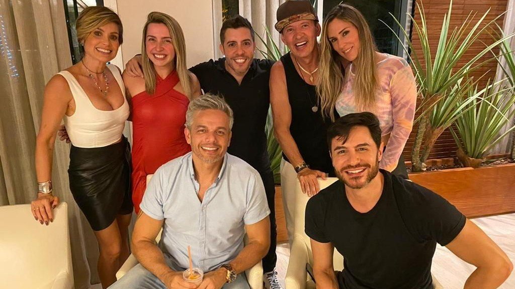 Dr. Thiago Macedo comemora sucesso na carreira ao lado de artistas - ISTOÉ Independente