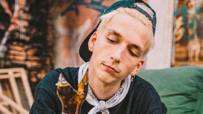 Zapi canta sobre autoconhecimento no Trap Rock ‘Rockstar’ - ISTOÉ ...