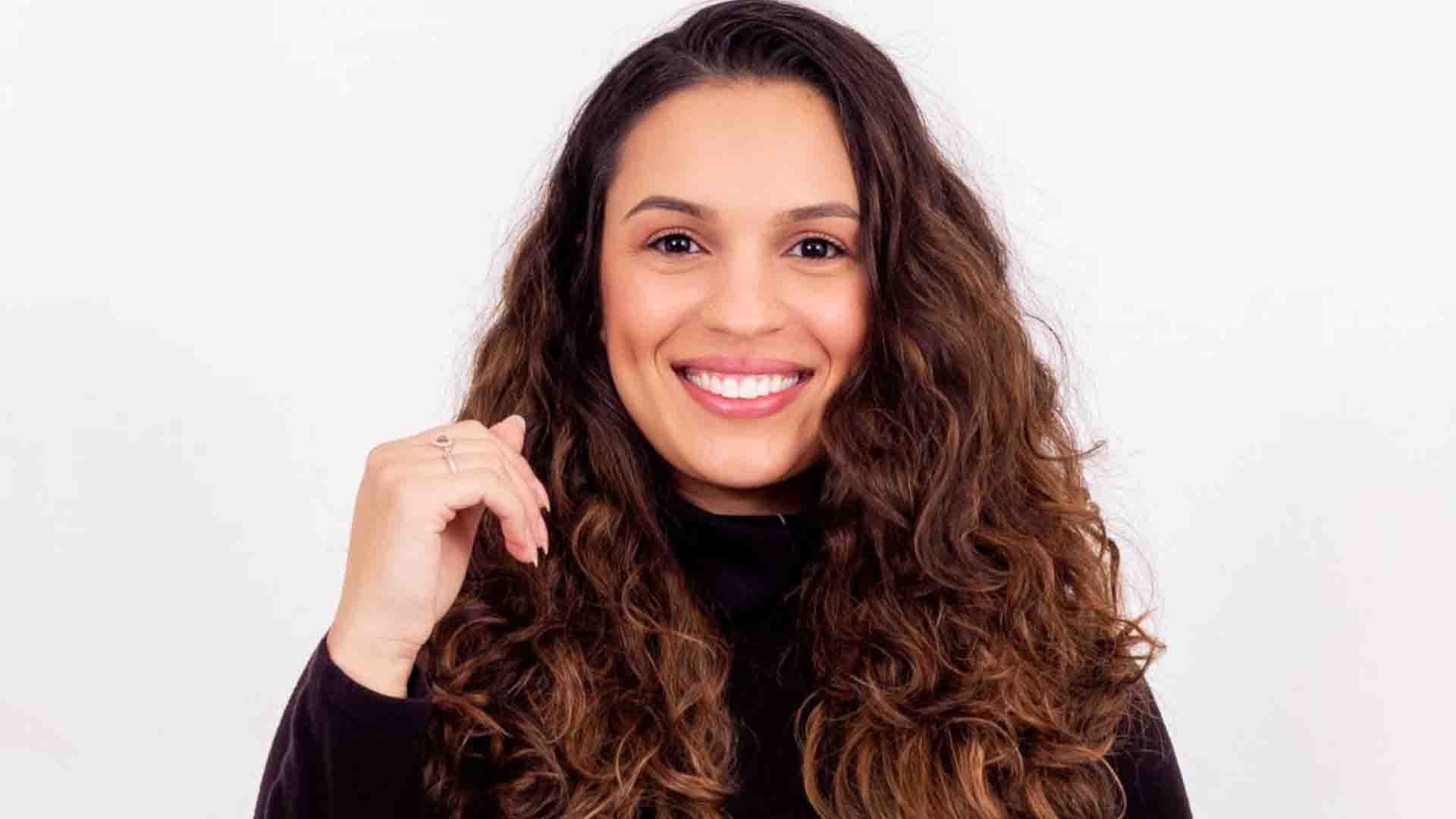 Sucesso no mundo dos cabelos afros, Amanda Marques analisa setor ...