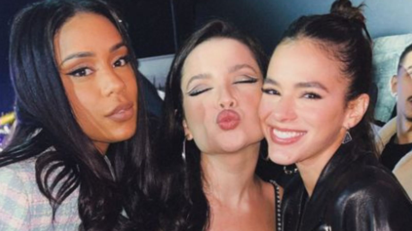 Bruna Marquezine, Juliette e Rebecca curtem show da Anitta - ISTOÉ ...