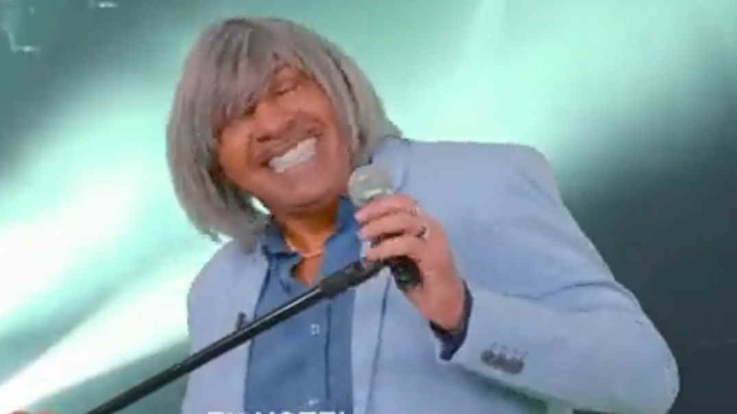 Após batalha judicial, Tiririca volta a fazer paródia de Roberto Carlos ...