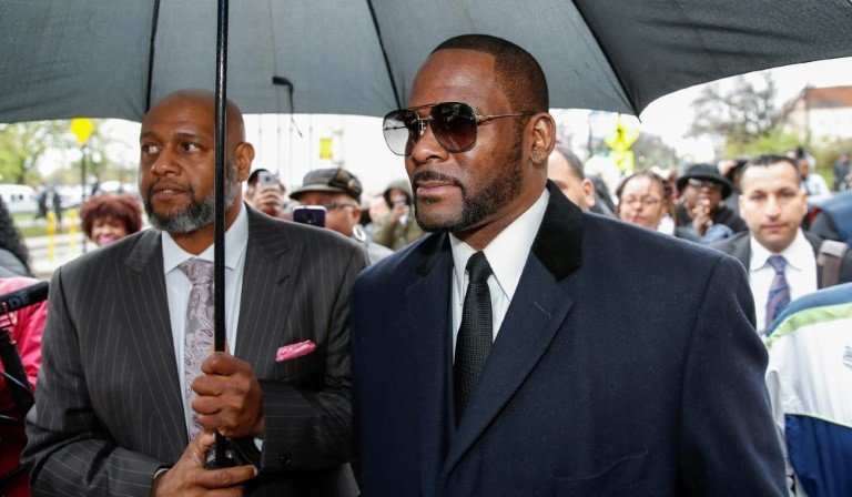 Cantor R. Kelly é declarado culpado de pornografía infantil - ISTOÉ ...