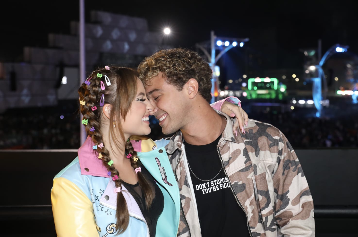 Larissa Manoela e o namorado marcam presença no Rock In Rio - ISTOÉ ... Larissa Manoela e o namorado marcam presença no Rock In Rio - ISTOÉ ...