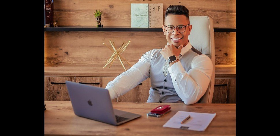 Famoso nas redes sociais, Dr. Stefano Ferreira chama atenção por ...