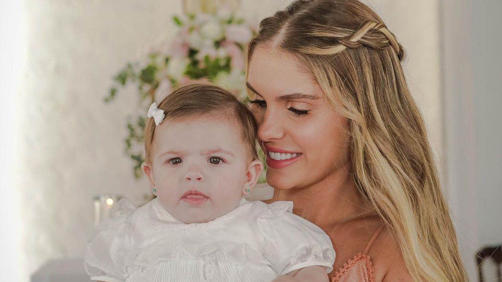 Bárbara Evans comemora 6 meses da filha, Ayla: ‘Coisinha mais ...
