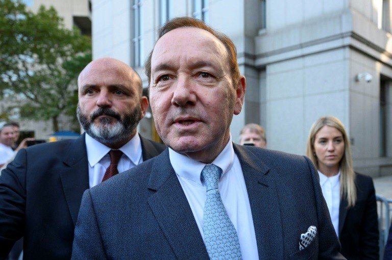 Ator Kevin Spacey nega em julgamento acusações de abuso sexual - ISTOÉ ...