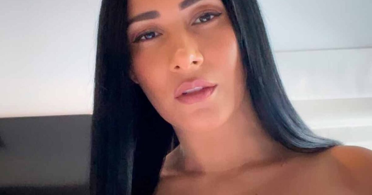 Vídeo: Sem nada por baixo, Simaria abre a blusa para os seguidores ...