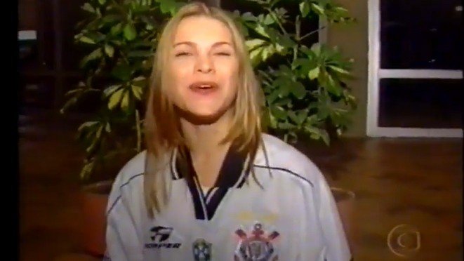 Colorada, Renata Fan já declarou seu amor pelo Corinthians após ser ...