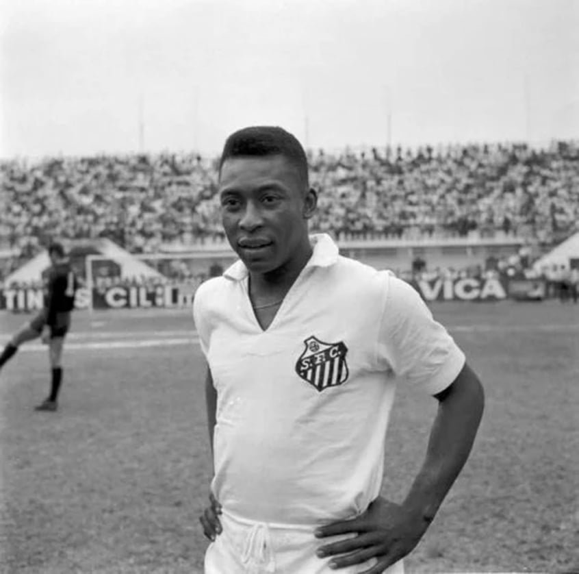 Barcelona relembra três vezes em que Pelé jogou com o Santos no Camp ... Barcelona relembra três vezes em que Pelé jogou com o Santos no Camp ...