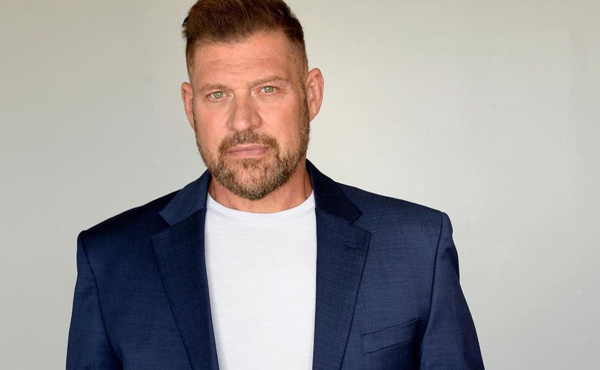 Ator de ‘Orange is The New Black’, Brad William Henke morre aos 56 anos ...