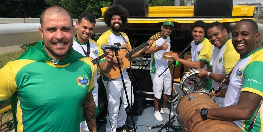 Em clima de Copa do Mundo, Diogo Nogueira mostra confiança no hexa do ...