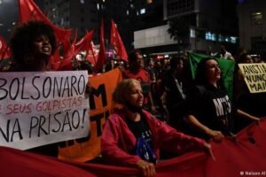 ‘Sem anistia!’: Milhares de pessoas vão às ruas pelo Brasil em defesa ...