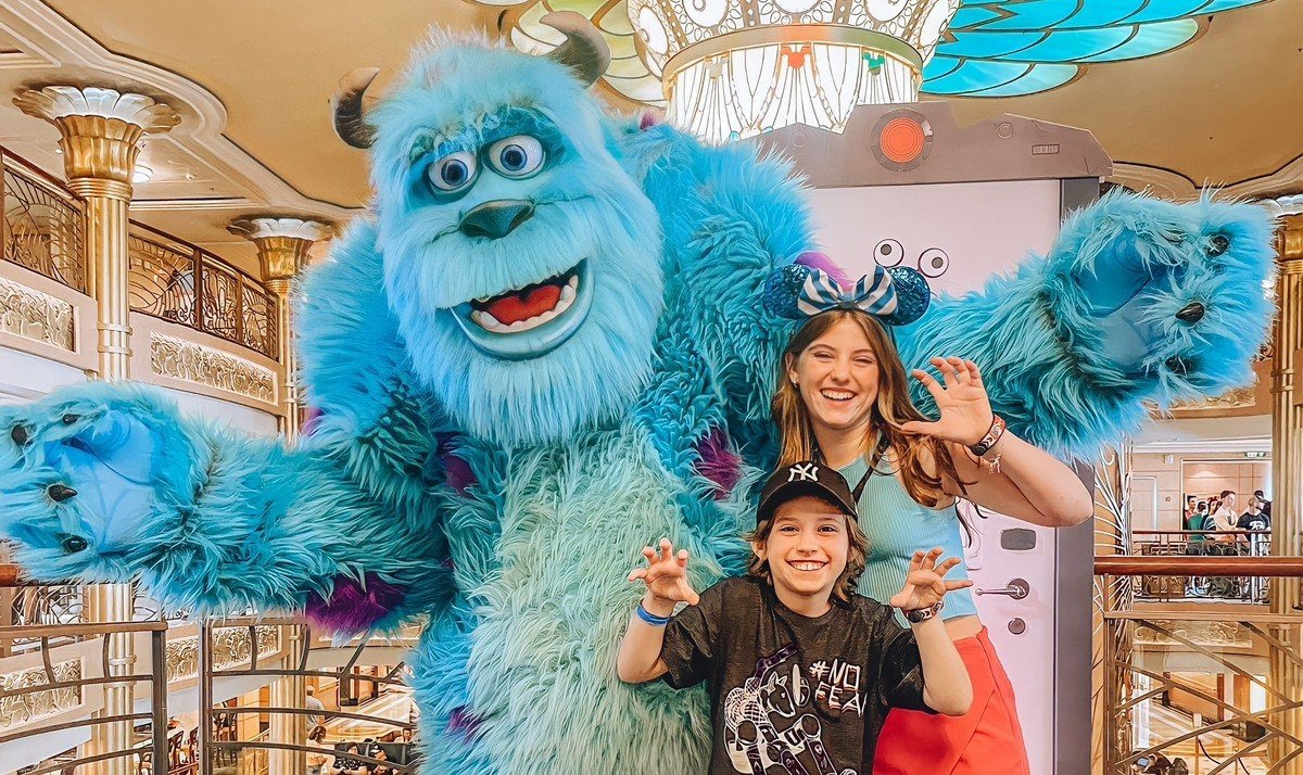 Jovem atriz Lorena Queiroz curte férias em cruzeiro da Disney - ISTOÉ ...