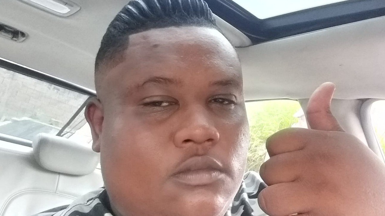 Família denuncia funerária por colocar lixo em caixão de jovem obeso ...