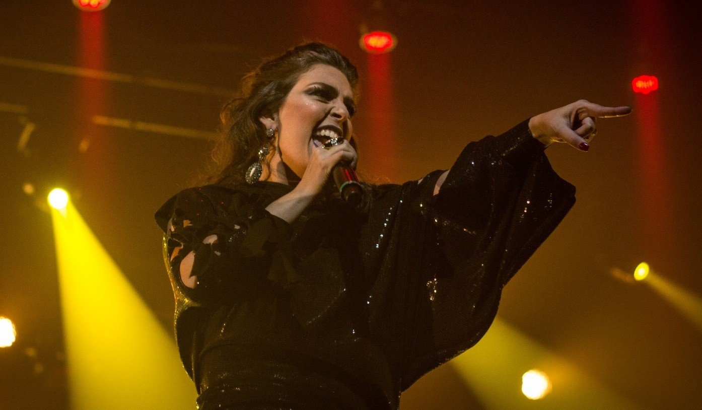 Atriz e cantora Livia Dabarian celebra primeira gravidez e carreira ...