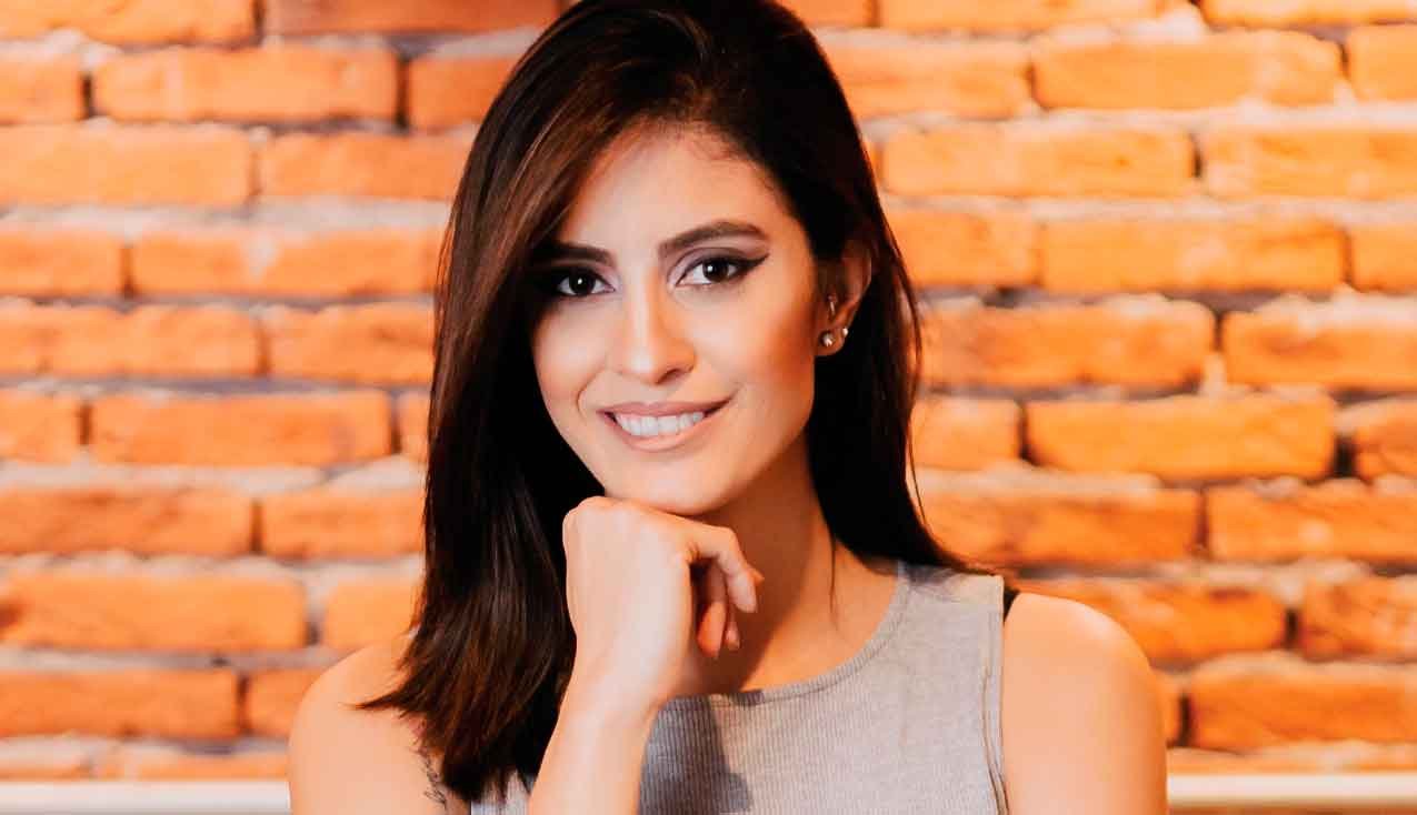 Dra. Larissa Coimbra transforma a vida de milhares de pesquisadores, mestres e doutores através ...