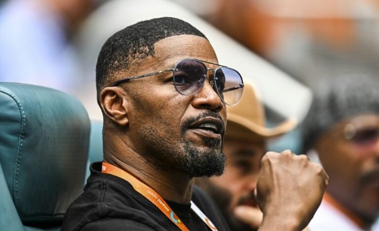 Família de Jamie Foxx pede oração após três semanas da internação do ... Família de Jamie Foxx pede oração após três semanas da internação do ...