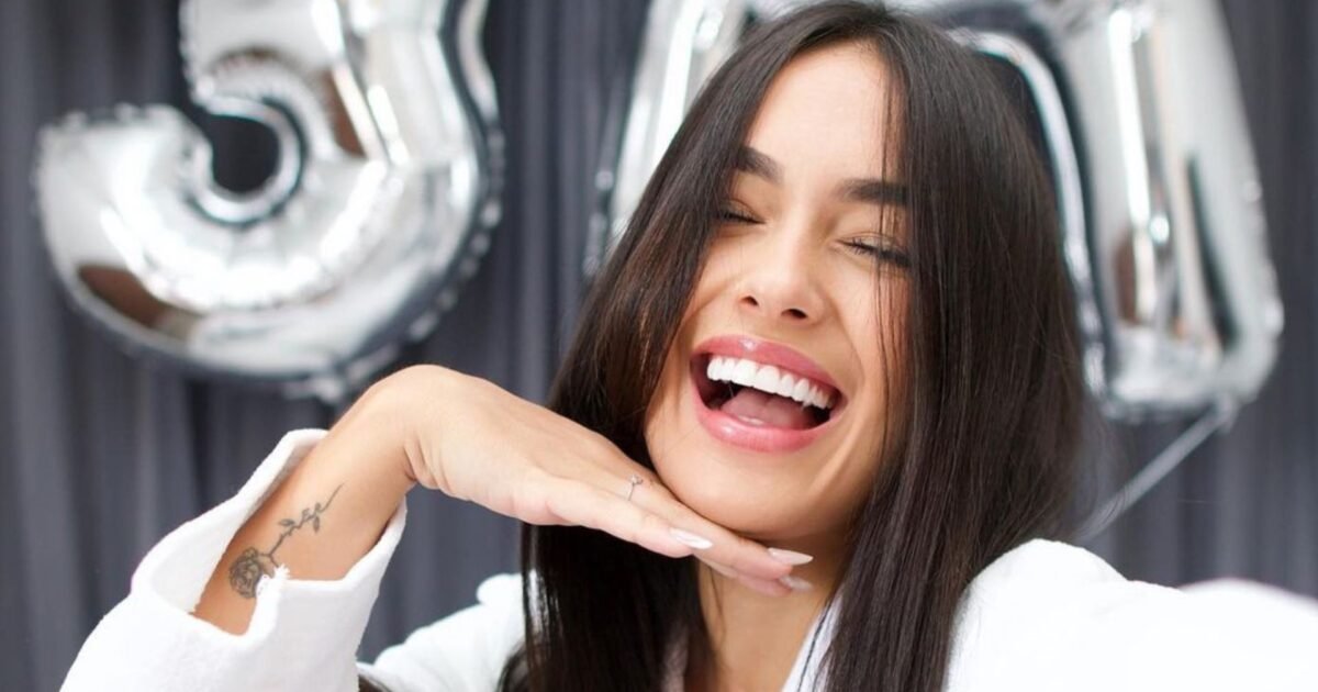 Ex-BBB Larissa troca lentes de contato e mostra novo sorriso: ‘Me ...