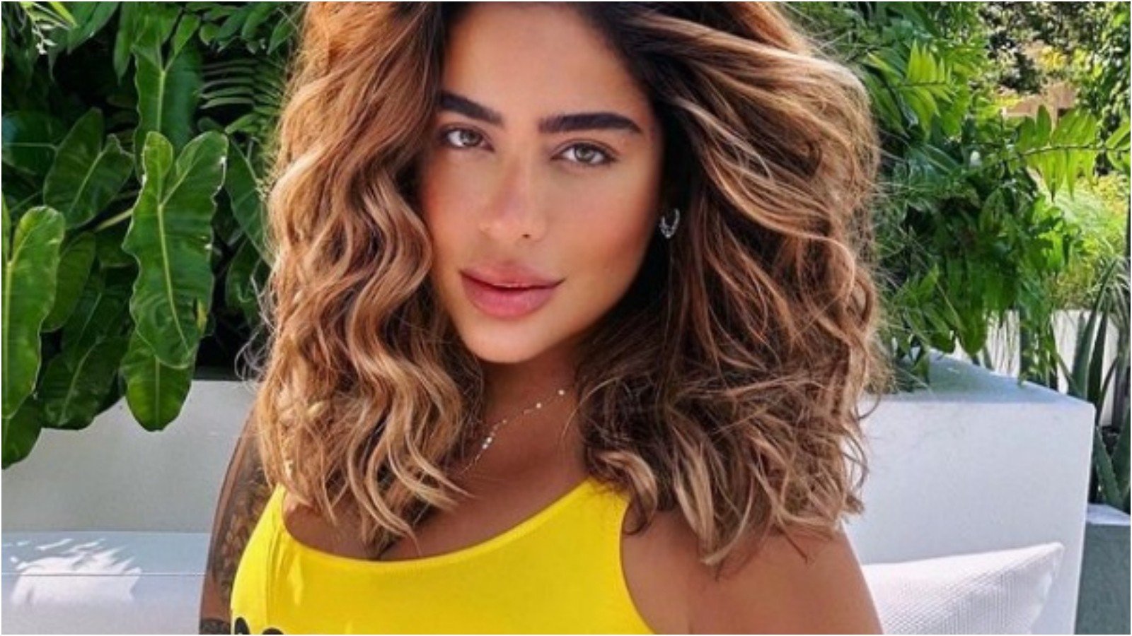 De férias em Miami, Rafaella Santos exibe curvas em maiô de R$ 2 mil ...