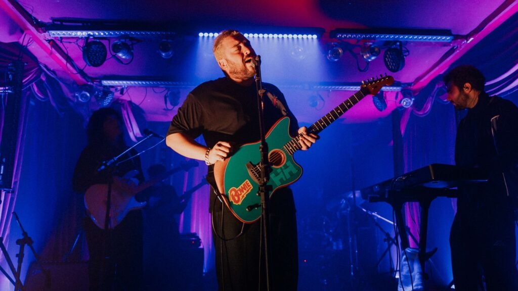 Deadcat faz show intimista de lançamento do seu primeiro álbum no Rio ...
