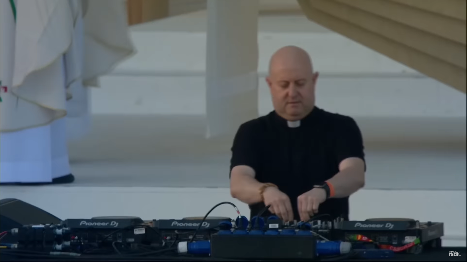 Padre DJ viraliza após tocar na Jornada Mundial da Juventude em ...