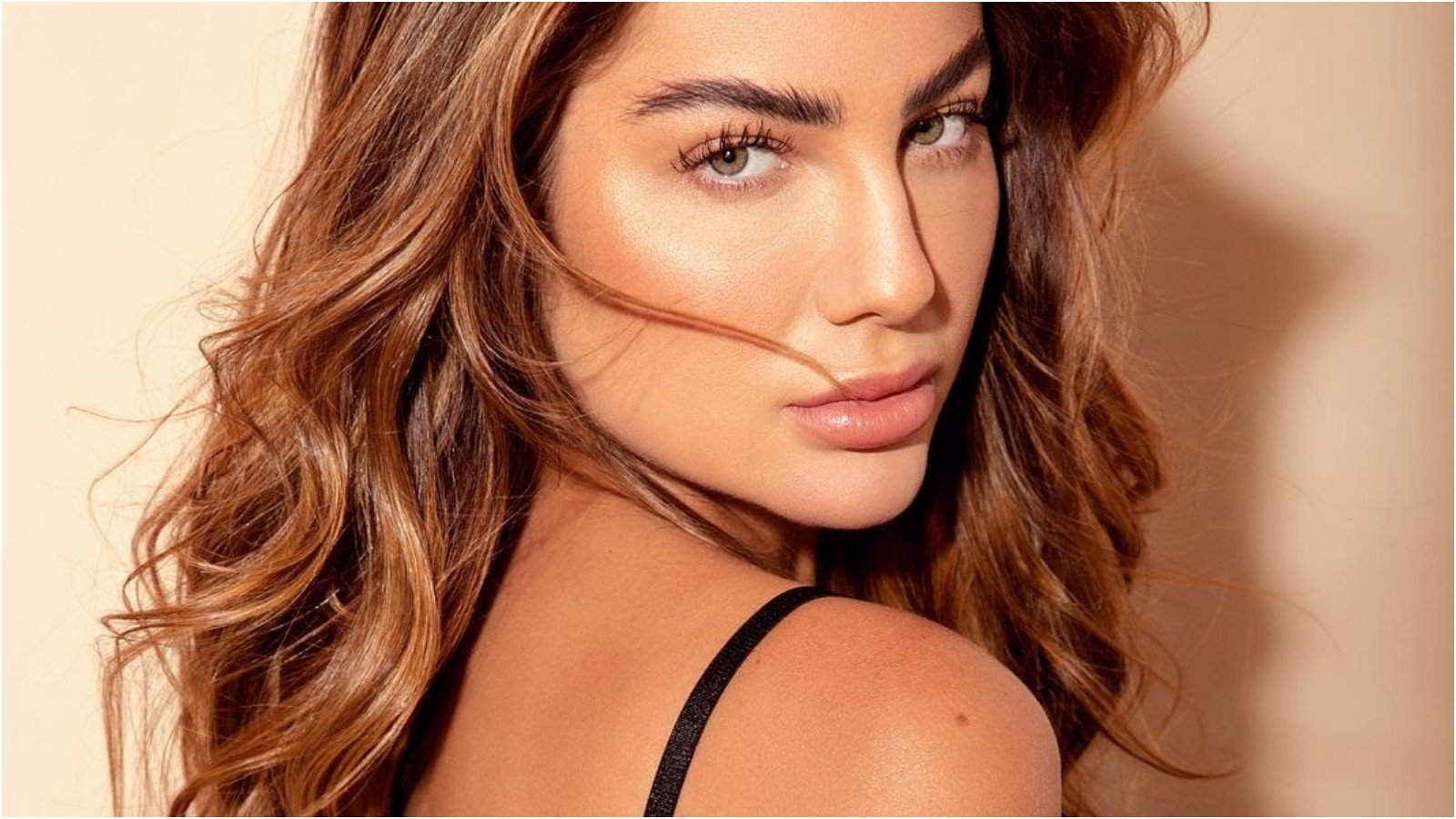 Influenciadora Marcella Portugal anuncia candidatura ao Miss ...