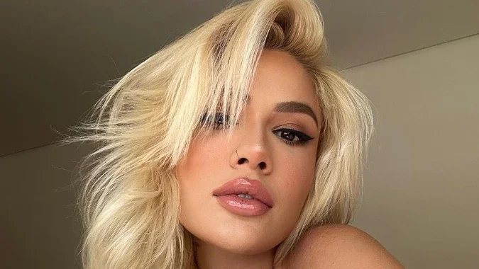 Karoline Lima recebe elogios após retirar mega hair: ‘Melhorada na energia’