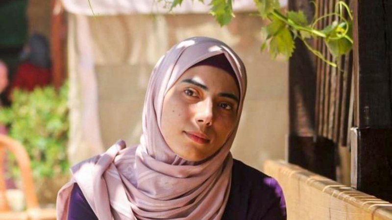 Escritora palestina de 32 anos é morta durante bombardeio em Gaza ...