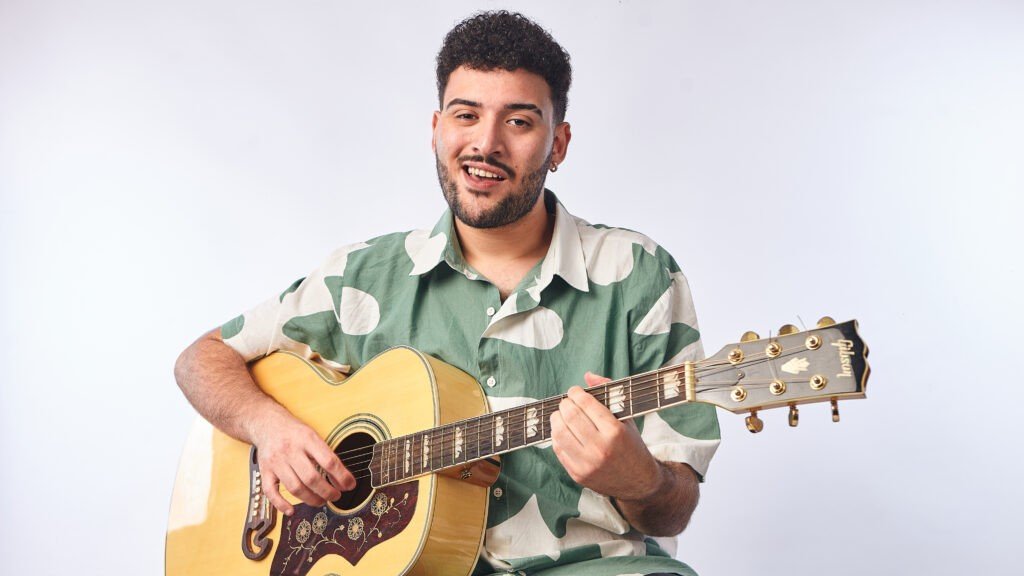 Cantor Guisa exalta gestos das mulheres em novo single ‘Ela’ - ISTOÉ ...